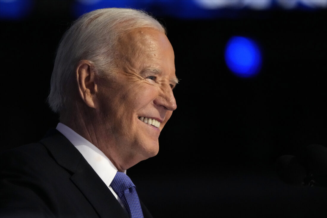 Biden gets rousing ovation from Democrats as he gives Harris his ...